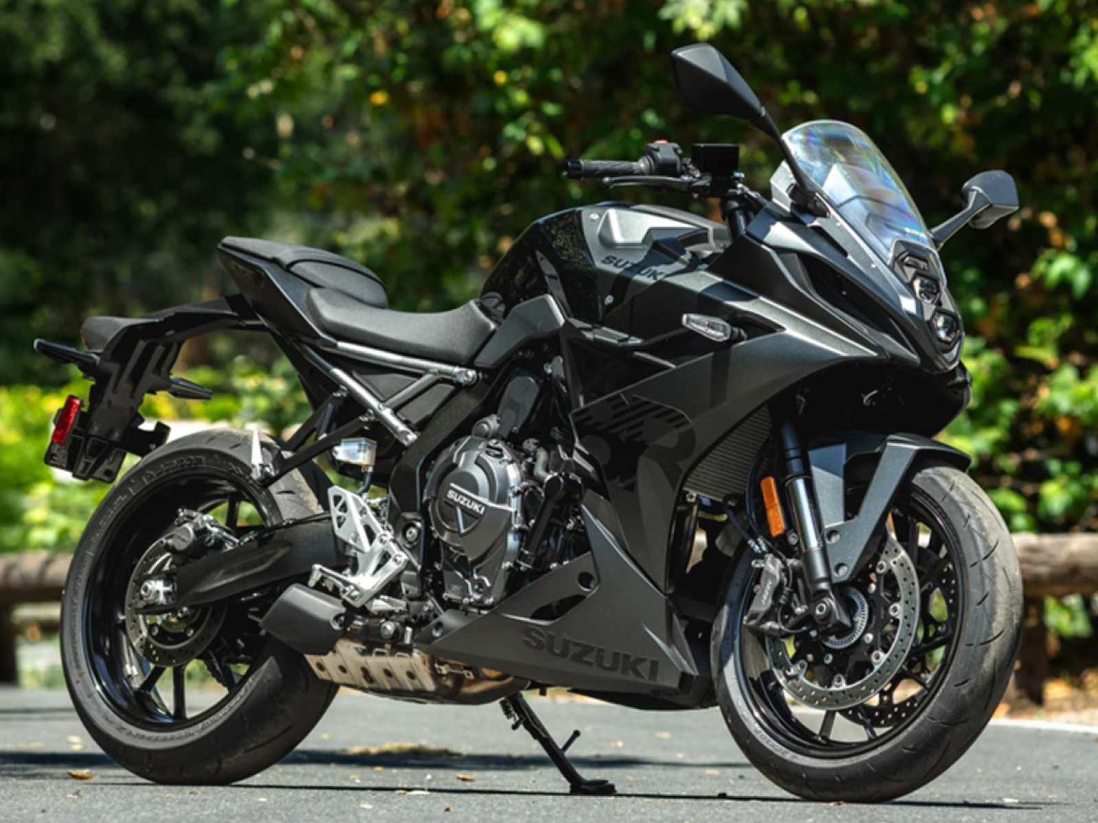 Suzuki GSX-8R Bike Price in Vijayawada - On road & Ex showroom Price in 2025